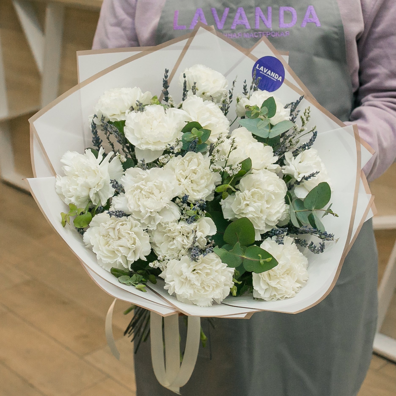 Букет белых диантусов с лавандой - купить с доставкой в Омске - LAVANDA